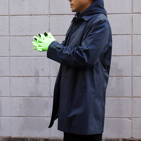 BLOG-PROPS-STORE: Glove